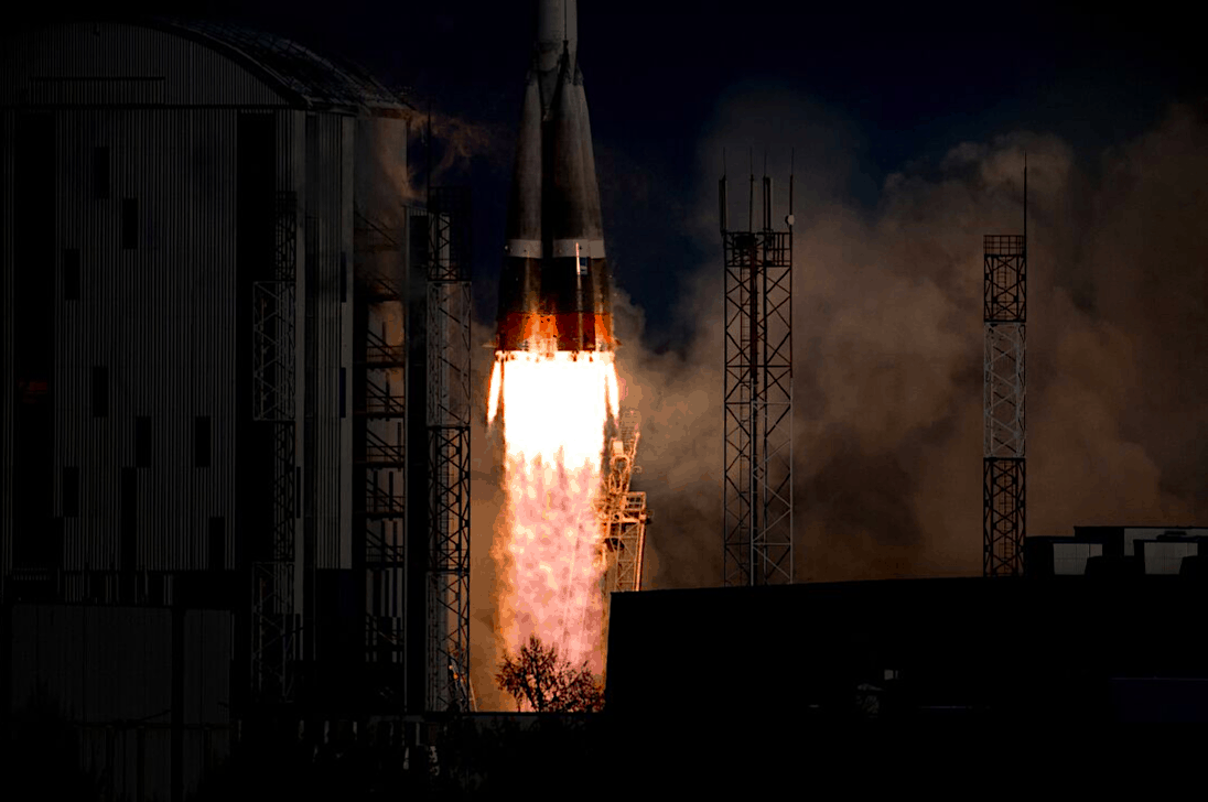 Soyuz/Fregat rocket carries 2 Russian Earth observation satellites and ...